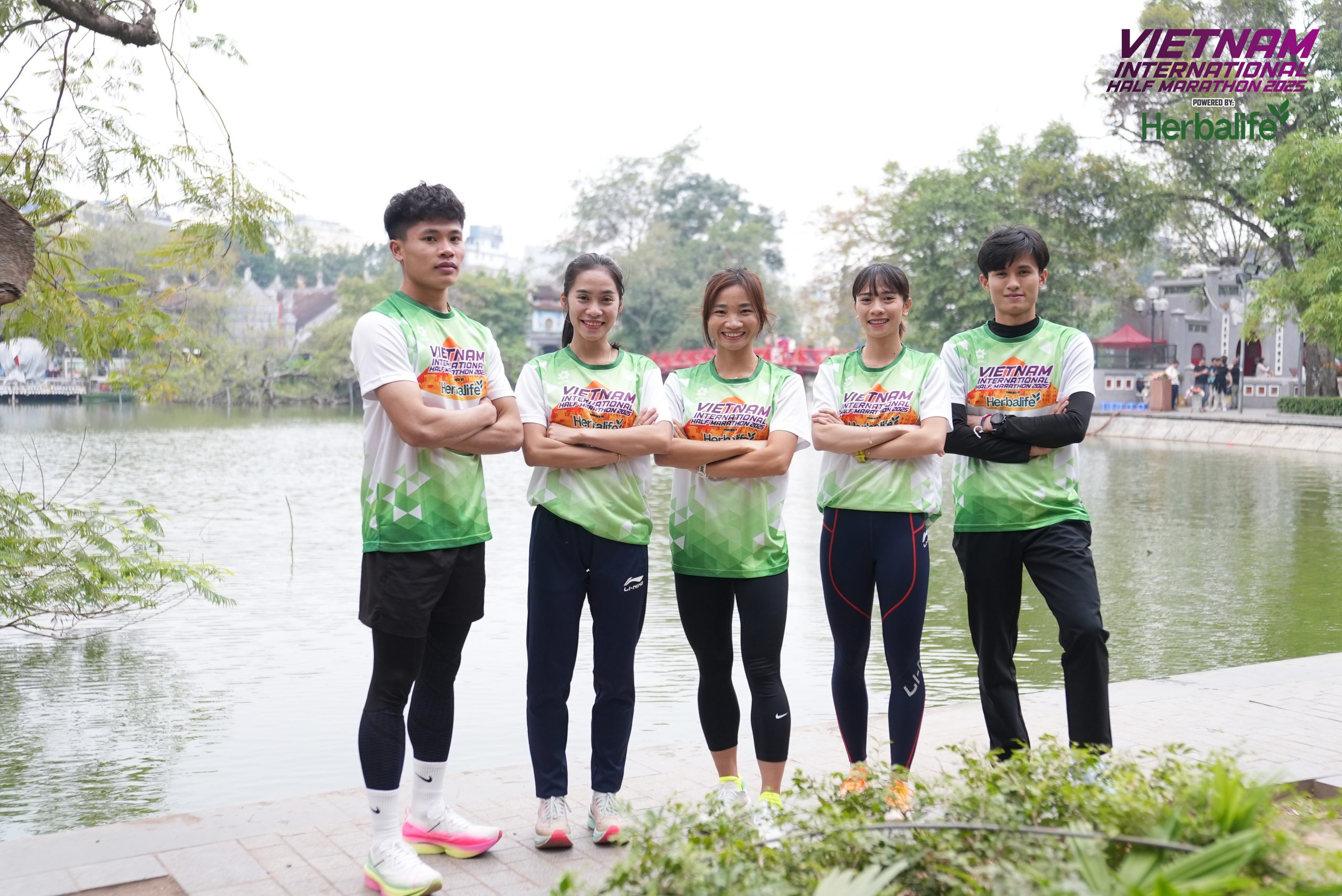 Dàn sao điền kinh Việt Nam "khoe" áo race chất lừ sẵn sàng cho giải ...